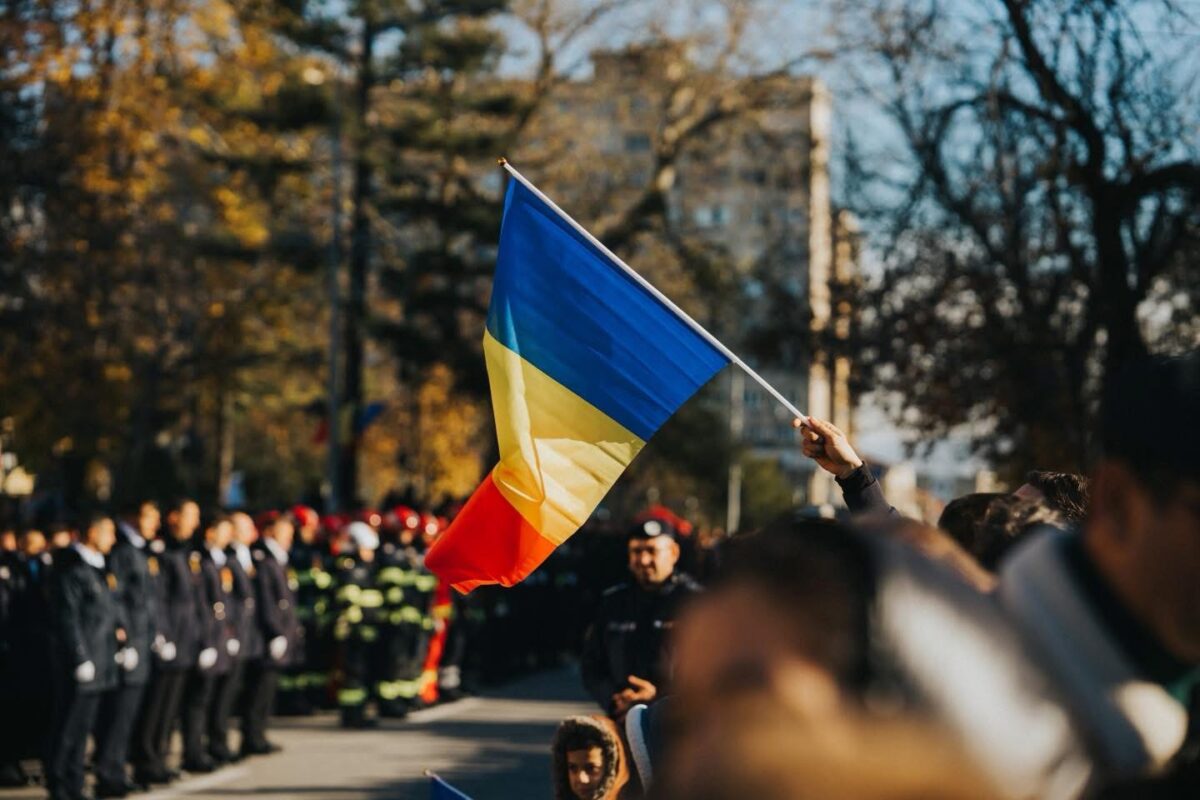 Ziua Națională a României, sărbătorită la Monumentul Eroilor din ...